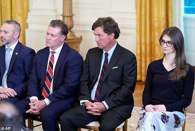 Tucker Carlson spotted breaking bread at White House after warning US ...
