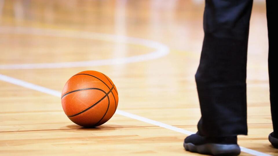 Handshakes Turn To Blows As Meaningless Bucket Ignites California Hoops ...