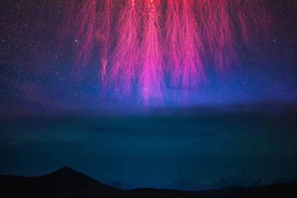 Stunning and mysterious ‘red sprite’ lightning storm captured in photos ...