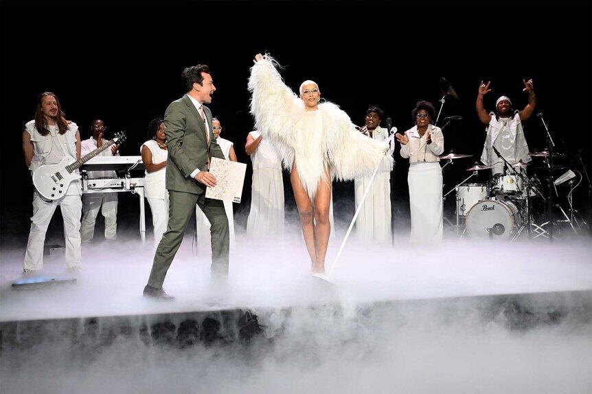 Doja Cat Is Guest-Hosting the Tonight Show with Jimmy Fallon Ahead of ...