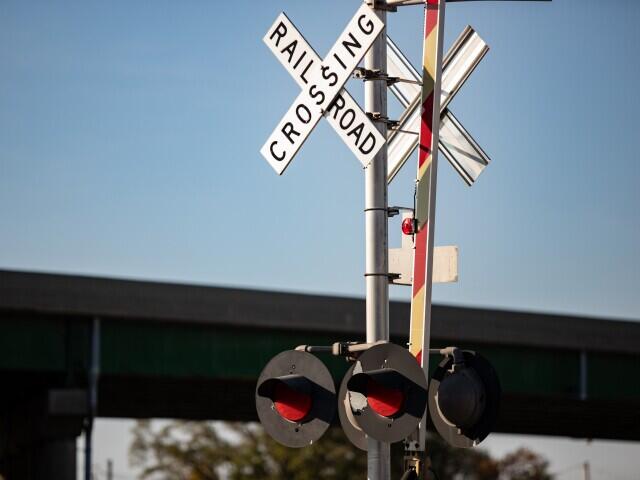 Malfunction briefly disrupts CSX track crossings in downtown West Palm ...