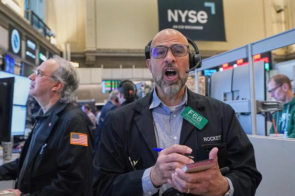 Wall Street keeps rising, even as U.S. households keep getting more ...
