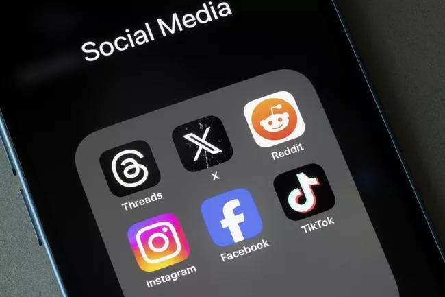 California Considers Warning Labels for Social Media - NewsBreak