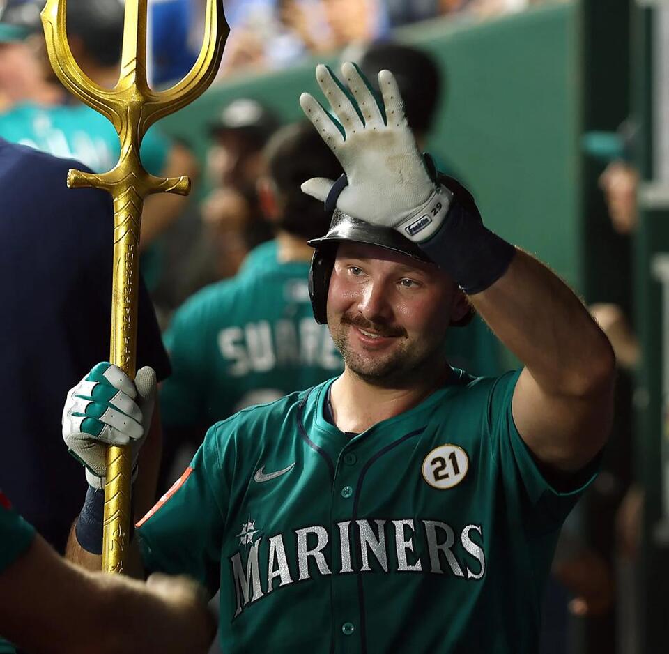 Cal Raleigh breaks Mickey Mantle home run record, ties Ken Griffey Jr ...