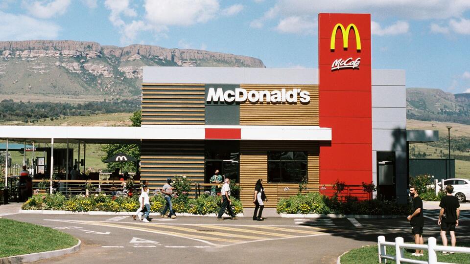 10 Overhyped Fast Food Chains Tourists Dislike & 10 They Actually Love ...