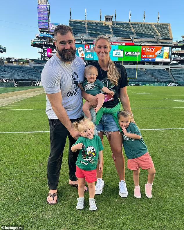 Donna and Kylie Kelce pose together at Christmas Day Eagles game after ...