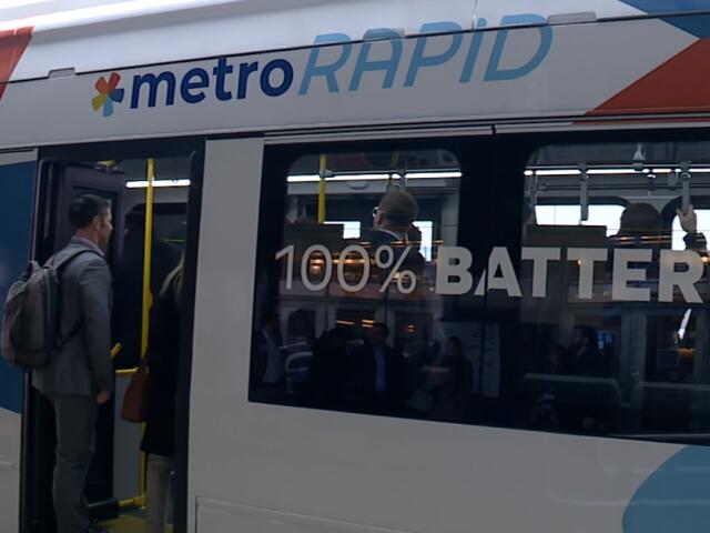 Metro debuts more efficient 'Metro Rapid' transit system to open in ...