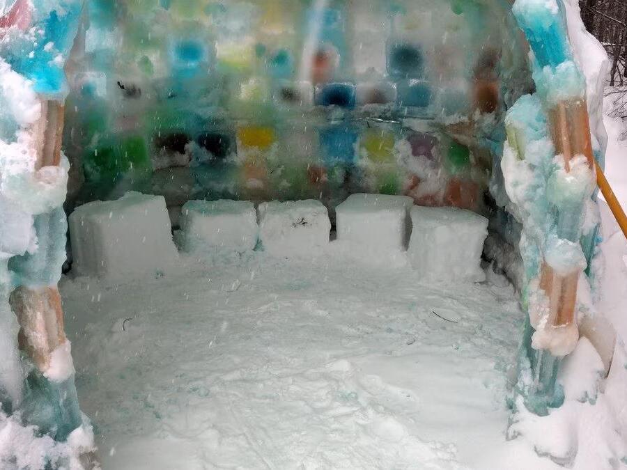 Ishpeming woman builds ice igloo in memory of shelter animals