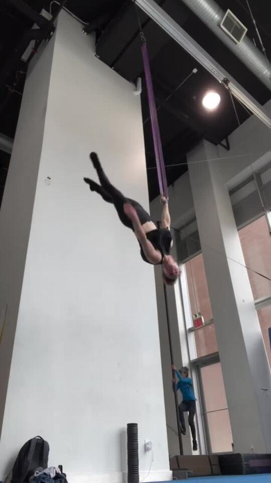 Aerial Acrobatics Showcase Stunning Skills and Grace - NewsBreak