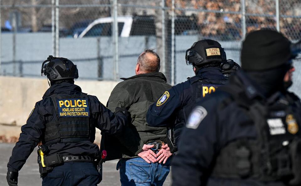 ICE agents ate meal at a Minnesota Mexican restaurant – then arrested ...
