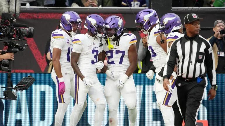 2025 Week 7 NFL score predictions, bets, odds, picks today: Expert ...