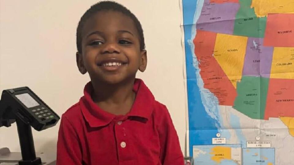 Missouri 3-Year-Old Boy Dies After Falling Out Apartment Window When ...