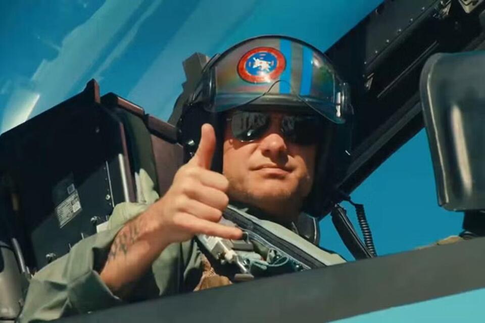 Pete Hegseth takes to the skies in F-18 with Navy’s elite ‘Top Gun ...