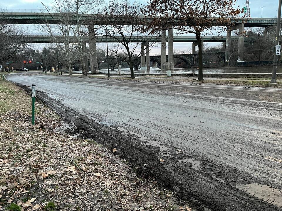 Kelly Drive reopens after hours of cleanup from Schuylkill River ...