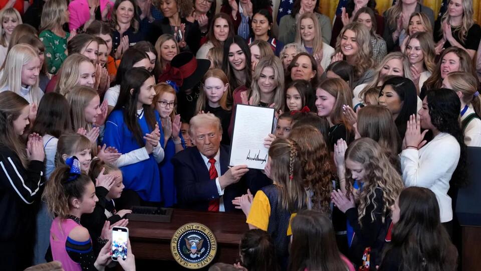 Trump signs executive order barring transgender students from women’s ...