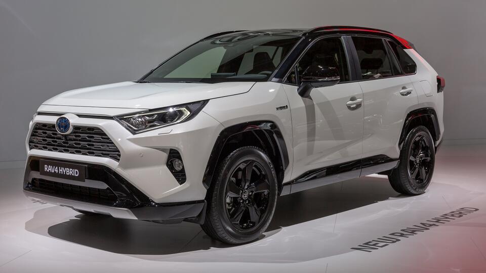 Toyota keeps global sales crown in 2025 with record-breaking run ...