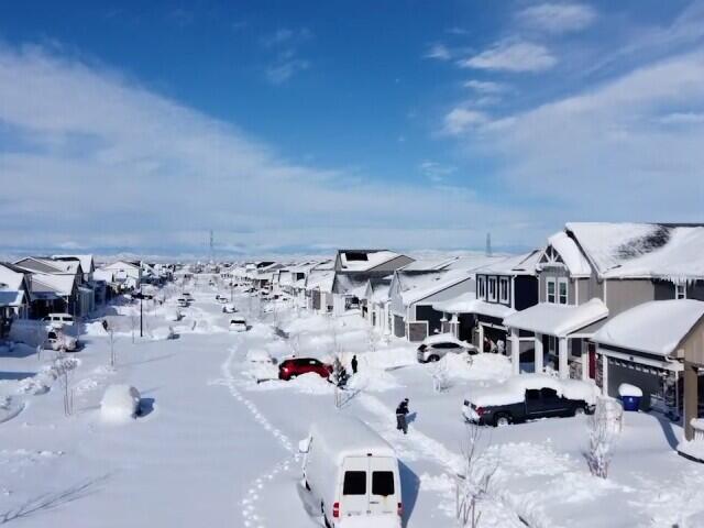 March snow in Colorado: A reminder of just how much a foot of snow weighs
