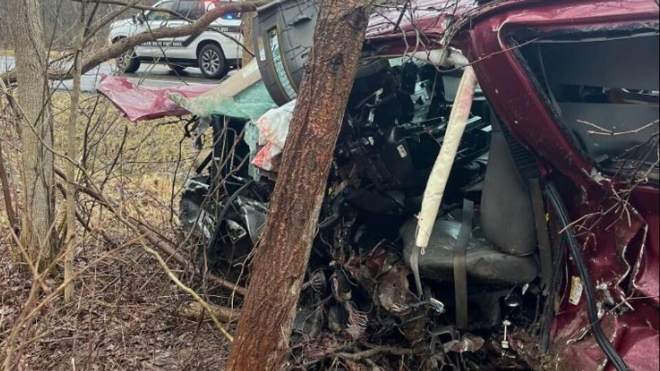 One killed in head-on crash in Town of Lysander - NewsBreak