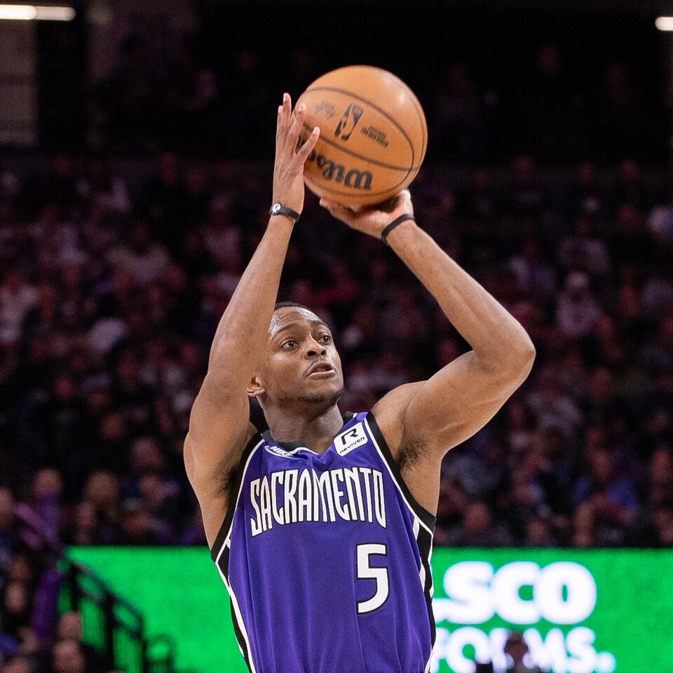 De’Aaron Fox traded to Spurs in multi-team deal - NewsBreak