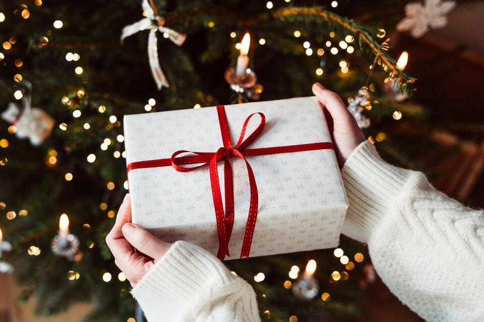 Woman Thought She Cracked the Perfect Teacher Gift & Got Roasted ...