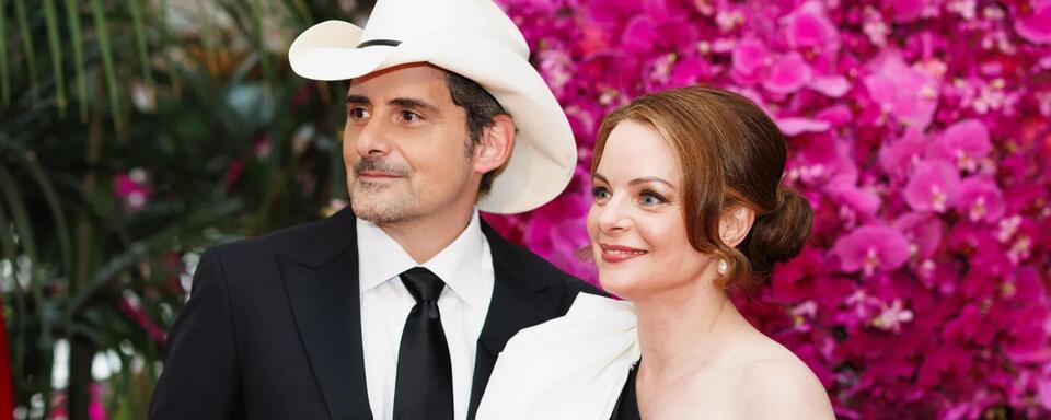 Brad Paisley’s Wife Shares Health Update Following Surgery - NewsBreak