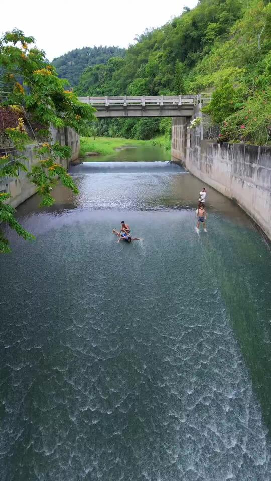 Huge unguarded dam has became a hidden waterpark for locals in the ...