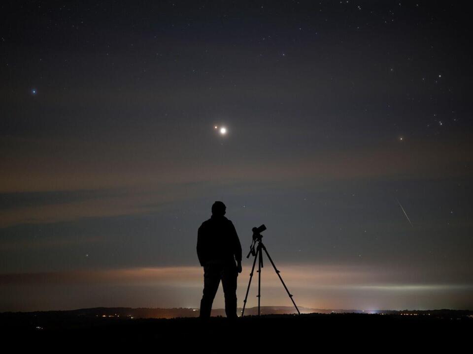 Astrophotographer captures rare sight of Mars and Jupiter’s conjunction