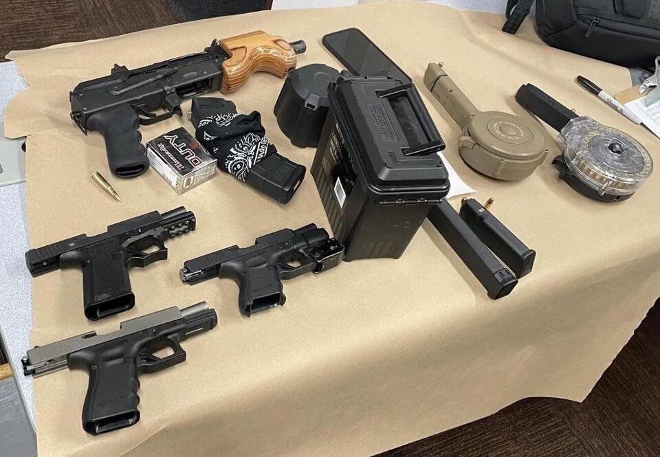 SPD finds submachine gun and stockpile of weapons; 4 teens arrested ...