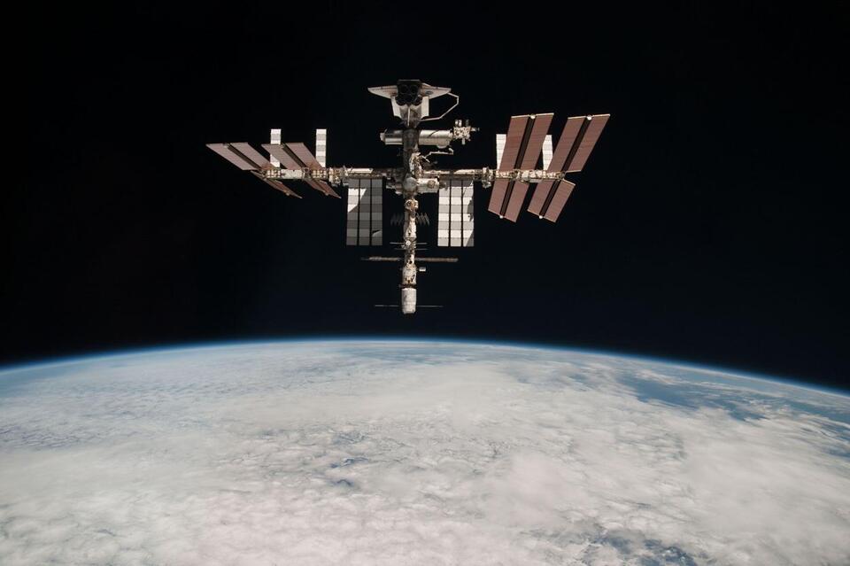 Celebrating 25 years of space junk. The ISS - NewsBreak