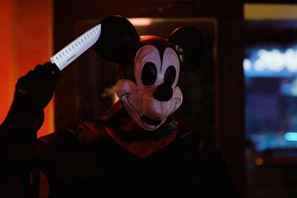 Public Domain Mickey Mouse Is Knife-Wielding Killer in New Horror Movie ...