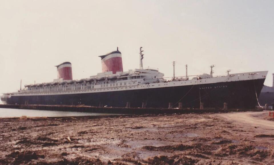 Historic SS United States departs Philadelphia for transformation into ...