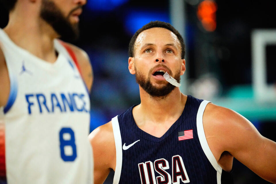 Steph Curry's Mid-Game Pose for Jimmy Fallon at Gold Medal Game Goes ...
