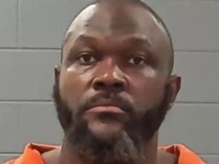 Daniel Muir's wife 'wore head covering' and 'sold designer bags on ...