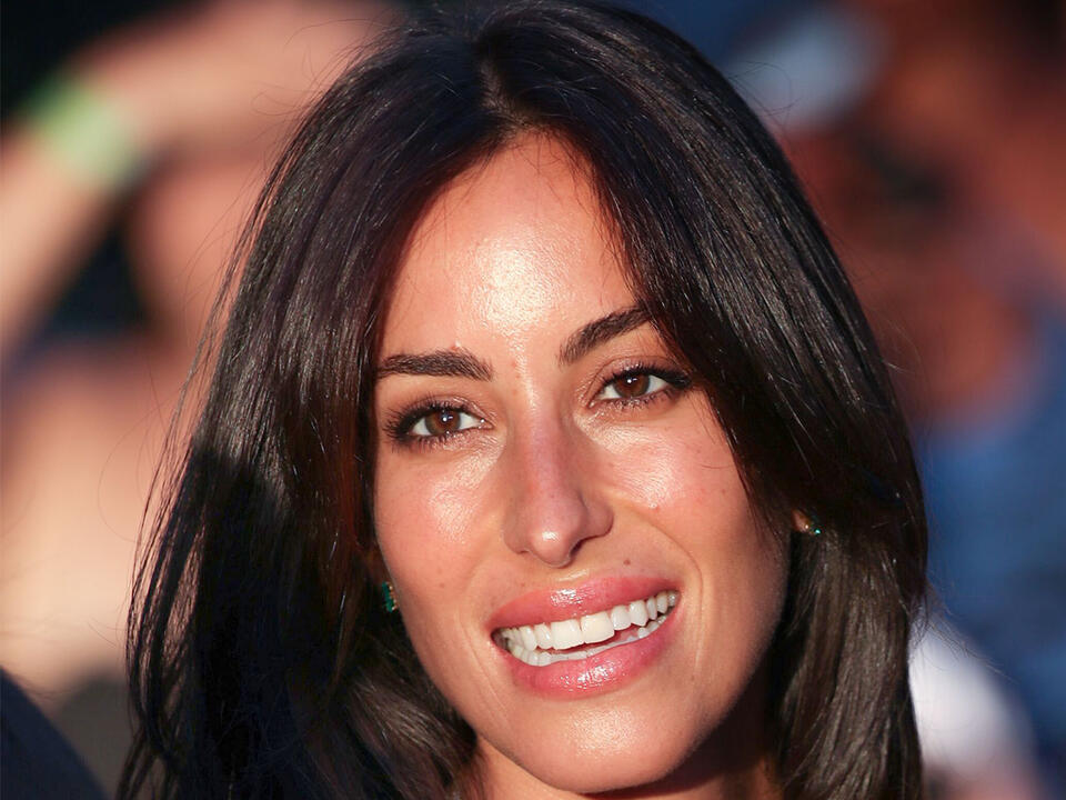 Ines De Ramon Steals The Spotlight From Brad Pitt As She Steps Out In ...