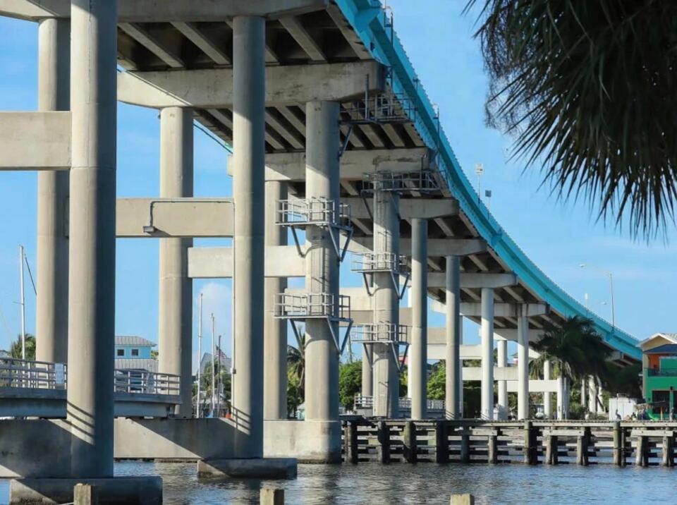 Fort Myers Beach Icon Bonita Bill’s to Close After Three Decades ...