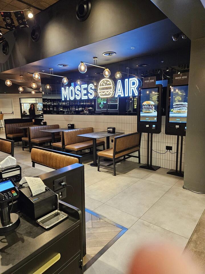 Moses Air Burgers Opens at TLV Airport - NewsBreak