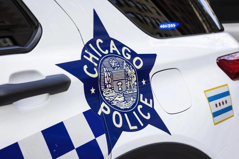 2 Chicago cops seriously hurt after stolen car runs stop sign, hits ...