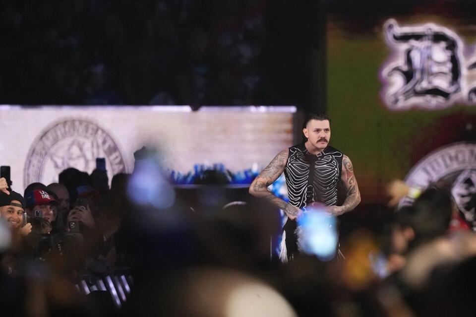 WWE Hall of Famer Issues Warning to Dominik Mysterio for Disrespecting the Steiner Family ...