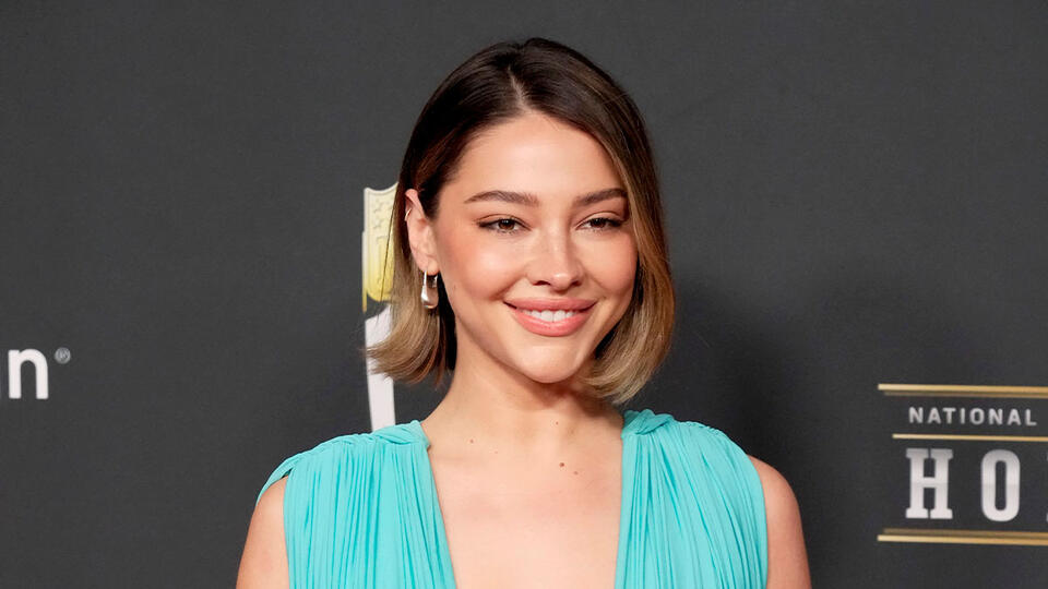 Madelyn Cline Stuns in Plunging Blue Dress at NFL Honors - NewsBreak