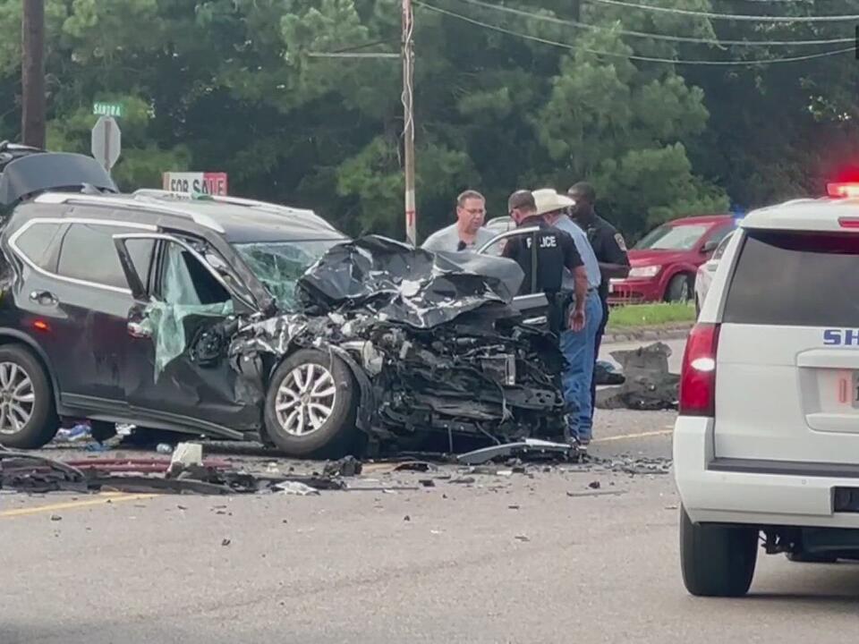 A collision between two cars in Vidor leaves one dead
