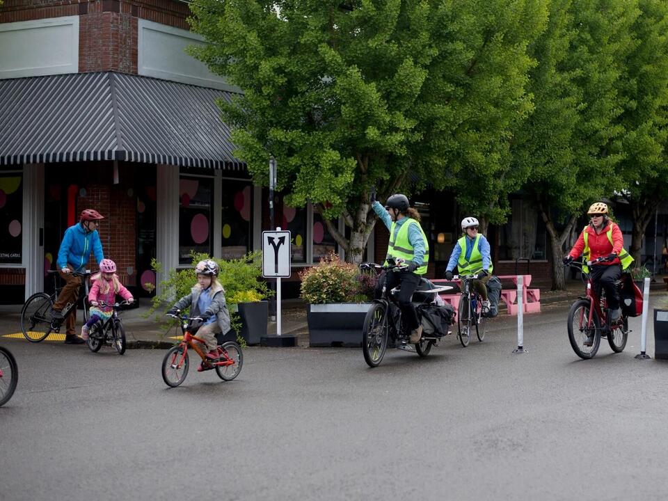 Portland's Abernethy Elementary School pilots a daily Bike Bus