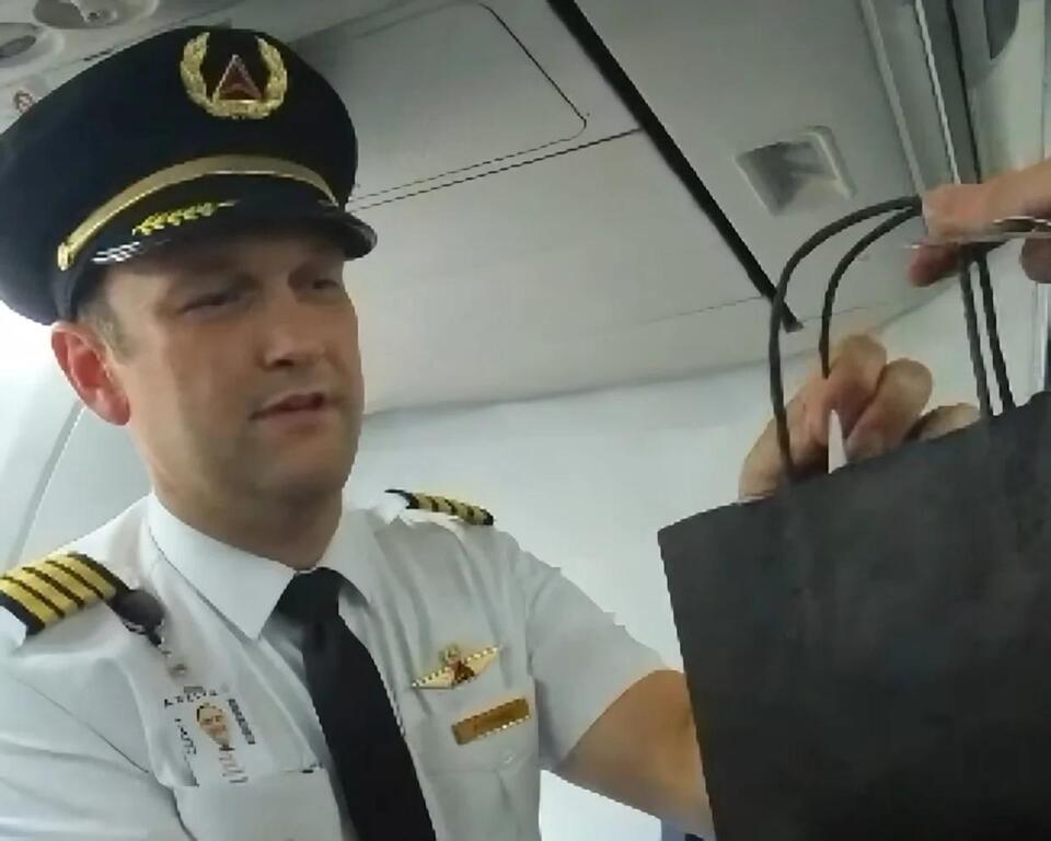 A gift a Delta passenger spent 16 hours making for his pilots is going ...
