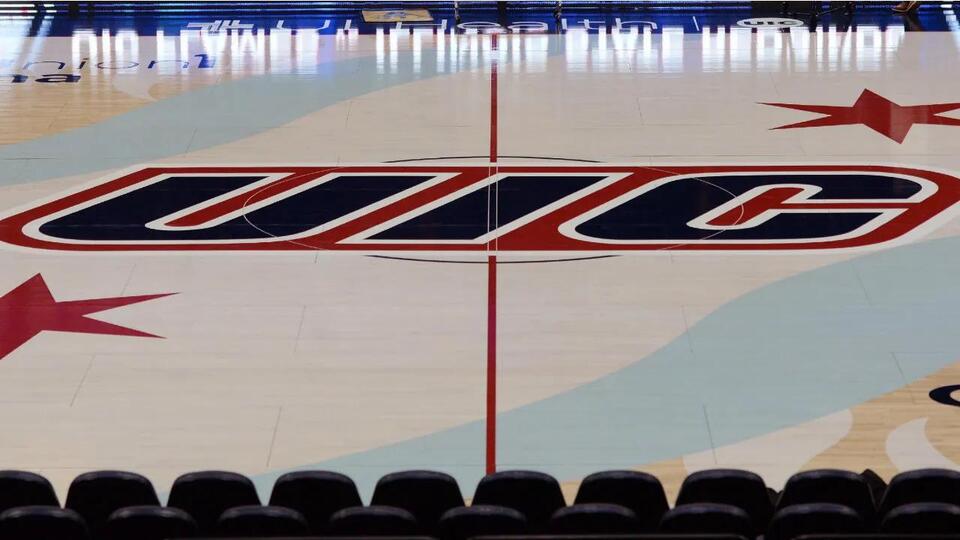 Illinois Chicago Basketball Fires Head Coach Luke Yaklich Newsbreak