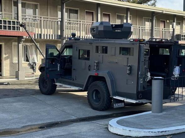Santa Rosa Police and SWAT Subdue Armed Suspect Following Standoff at ...