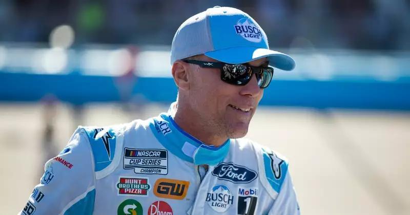 Kevin Harvick calls out opposing driver who gave him middle finger ...