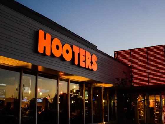 Hooters closes some struggling restaurants, citing a difficult market