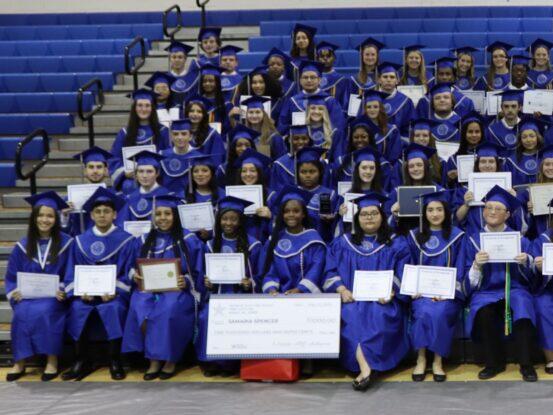 Hunt seniors receive honors