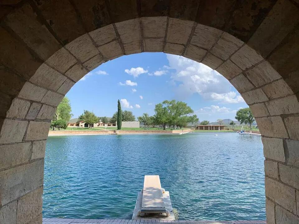 Go Big or Go Home – Texas Has Largest Spring-Fed Swimming Pool in the ...