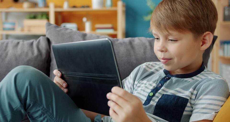 Occupational Therapists Say Screen Overload Is Affecting Younger Kids ...