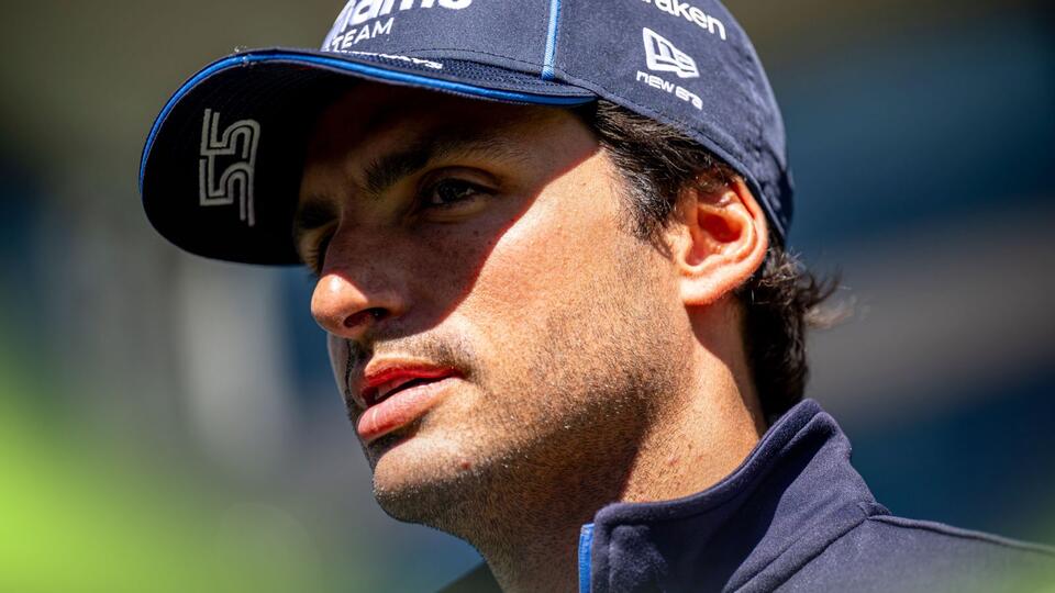 James Vowles sends clear Carlos Sainz message before F1 ‘silly season ...